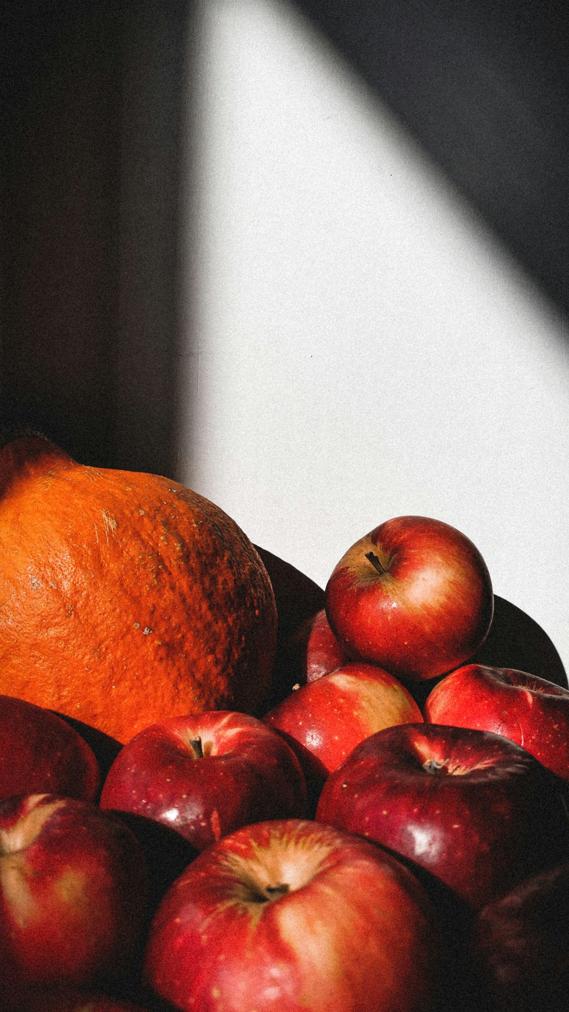Cozy Guide to Seasonal Eating: What to Eat All Year Long (+8 Recipes!)