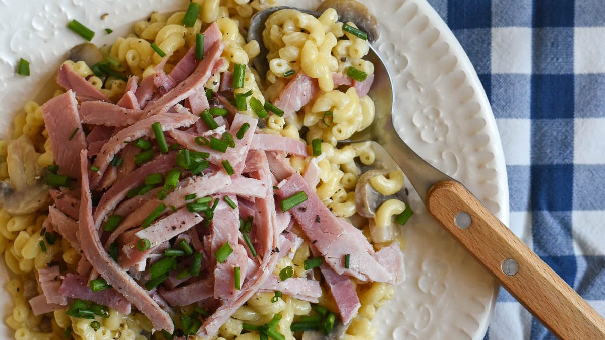 French Macaroni & Cheese with Ham (Coquillettes au Jambon)