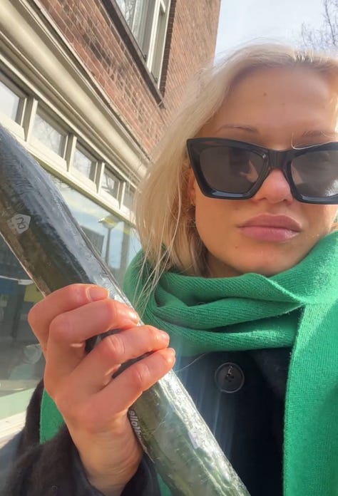 what does dally mean