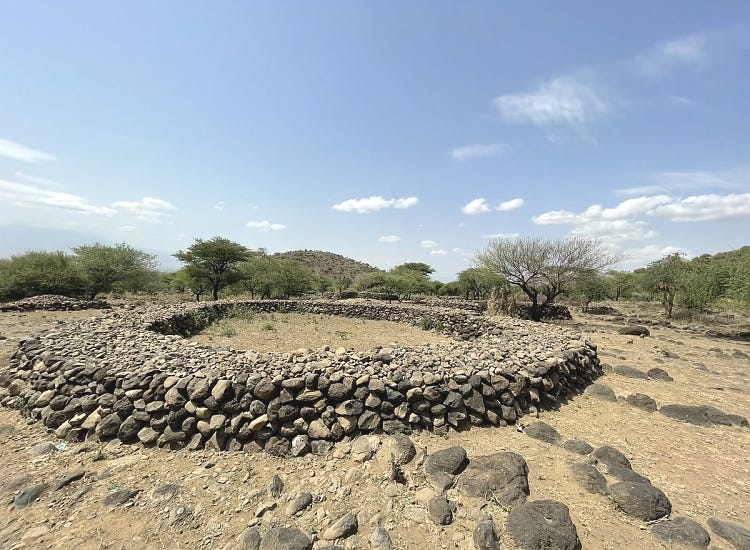 Comments - Who Built Engaruka? (ca. 1400-1800): Stone Architecture and ...