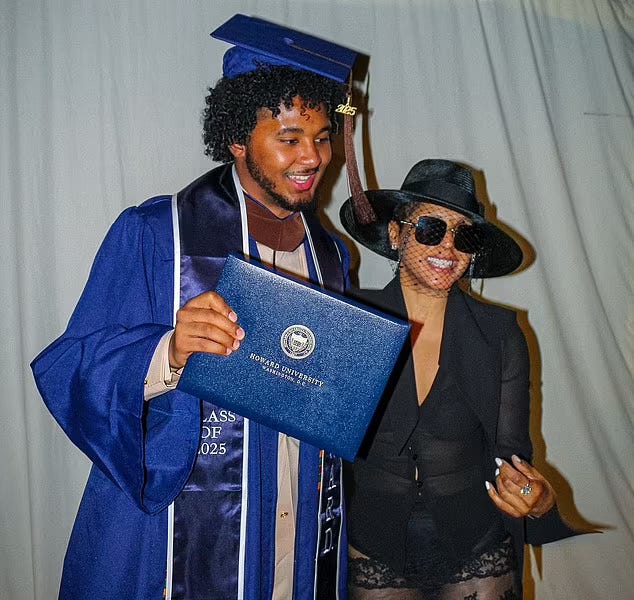 If your mom showed up to your graduation in Toni Braxton’s outfit, how ...