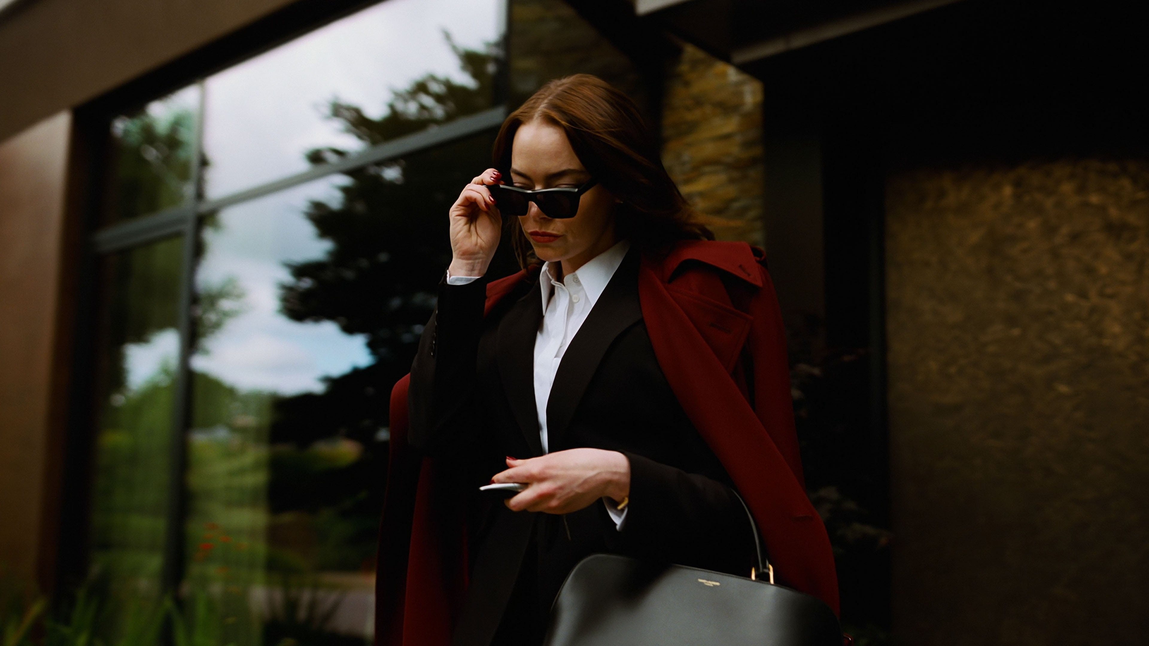 Bugonia encena desencontro discursivo, mas sabota a si mesmo no meio do ...