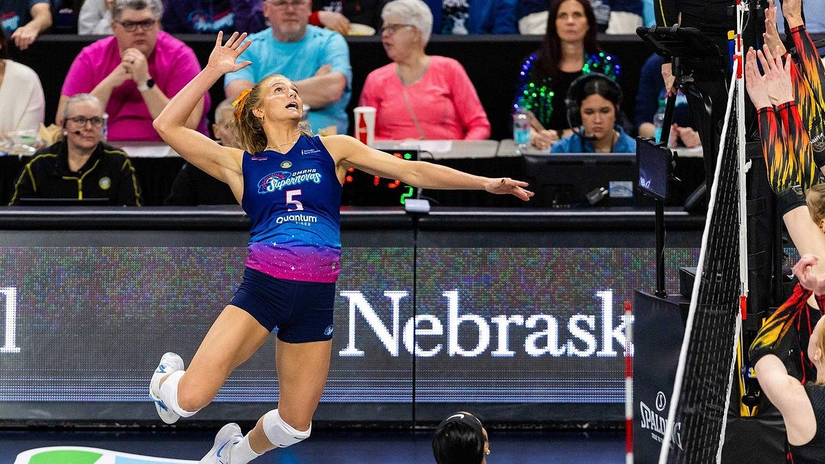 Comments - Novas' star-studded trio premieres as MLV launches third season