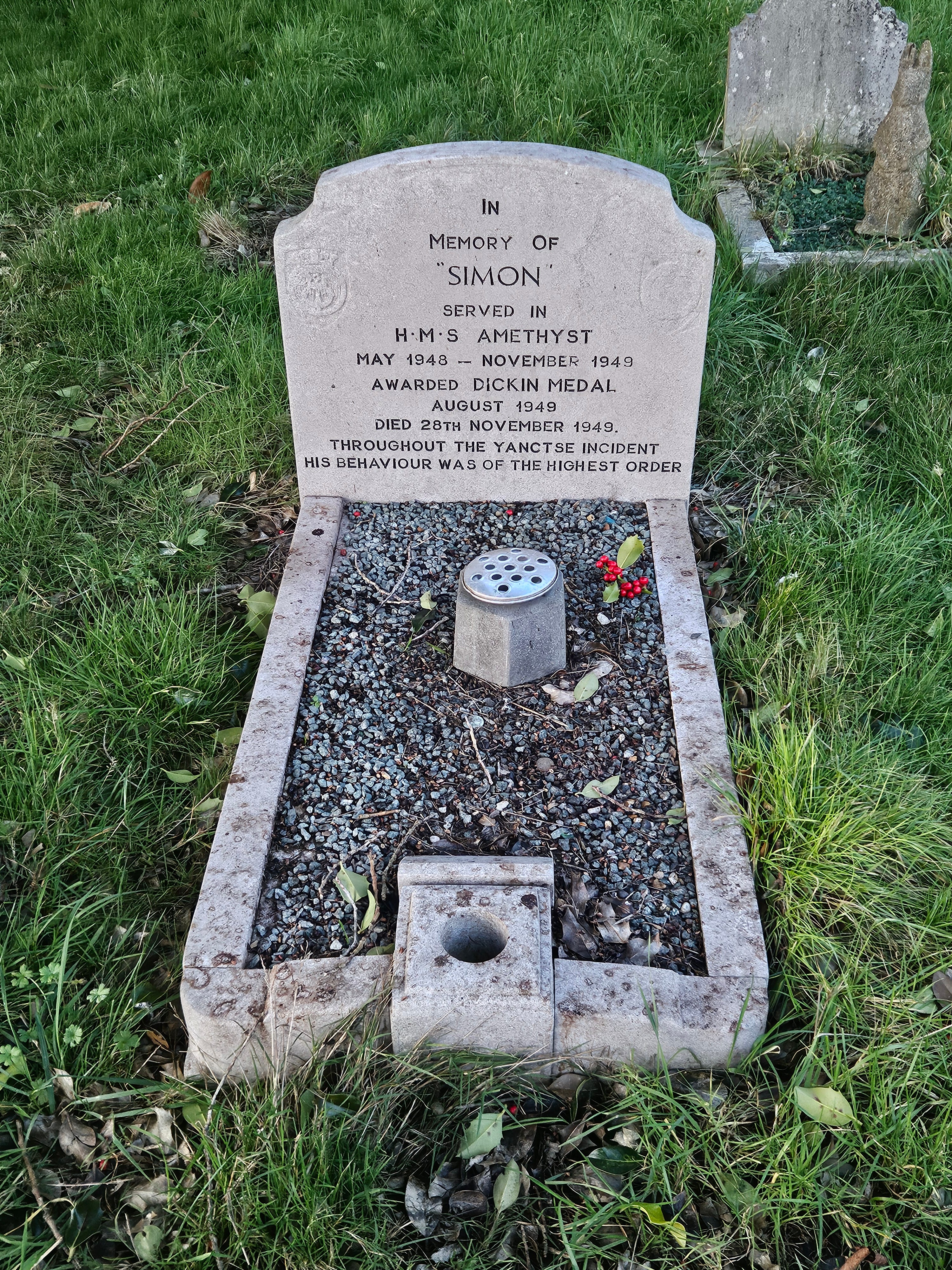 I go on a silly little walk... to Ilford Pet Cemetary