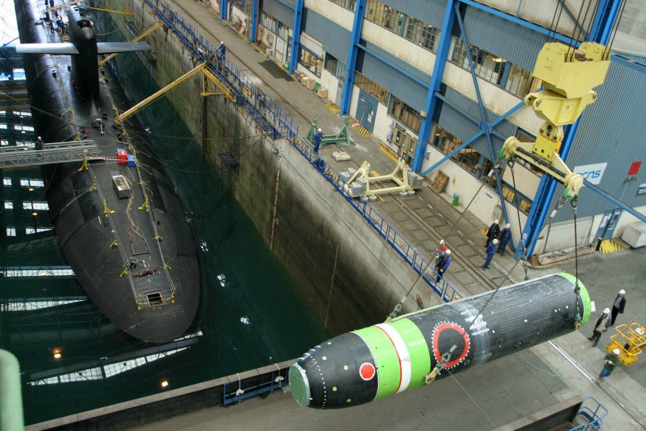 Submarino nuclear da classe "Triomphant" da Marinha Francesa recebe ...