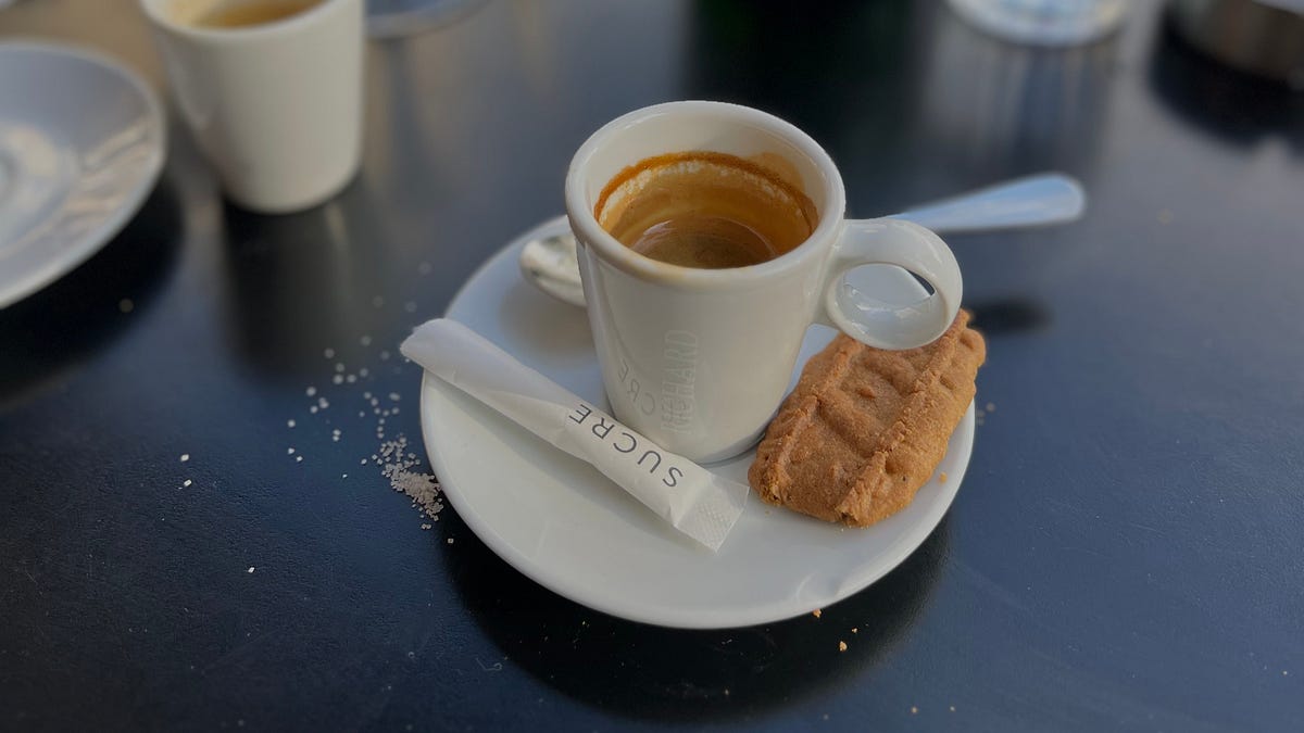 The Café Chronicles - La Vie On Grand