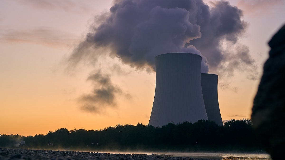 How long does it take to build a nuclear reactor?