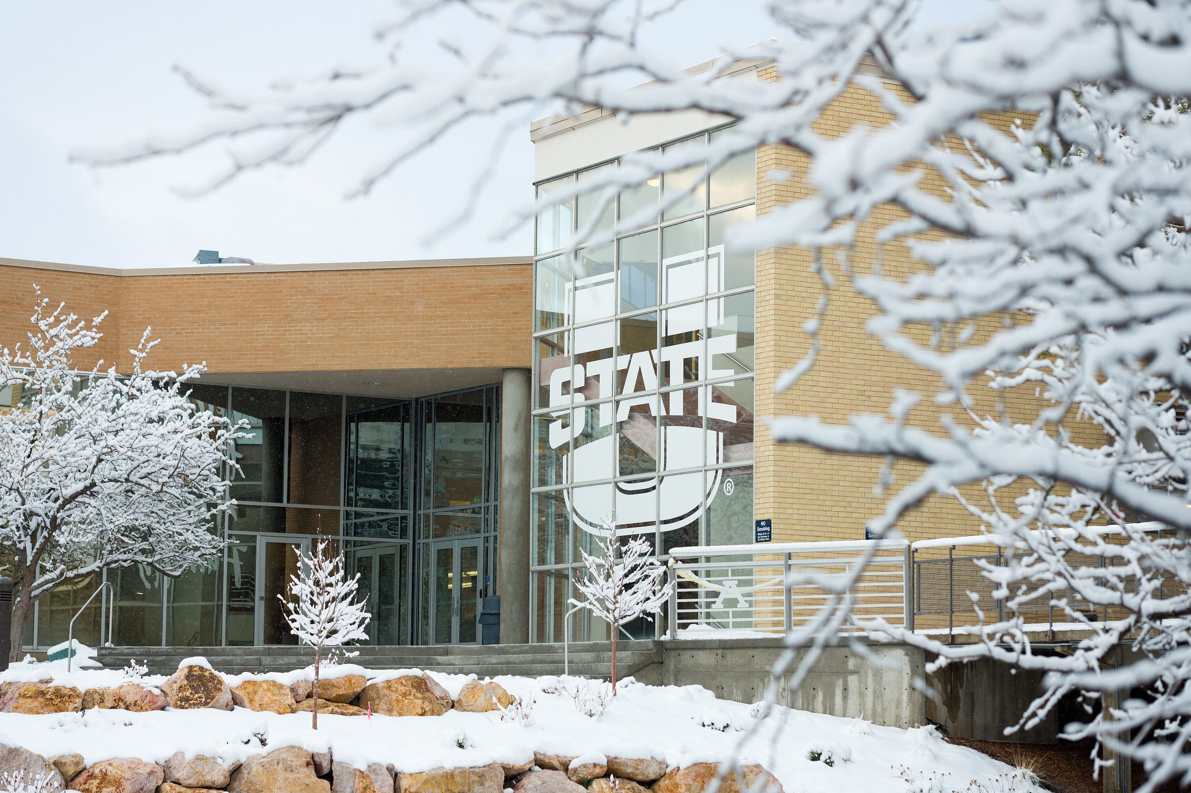 Canzano: Snow falls as Utah State rises