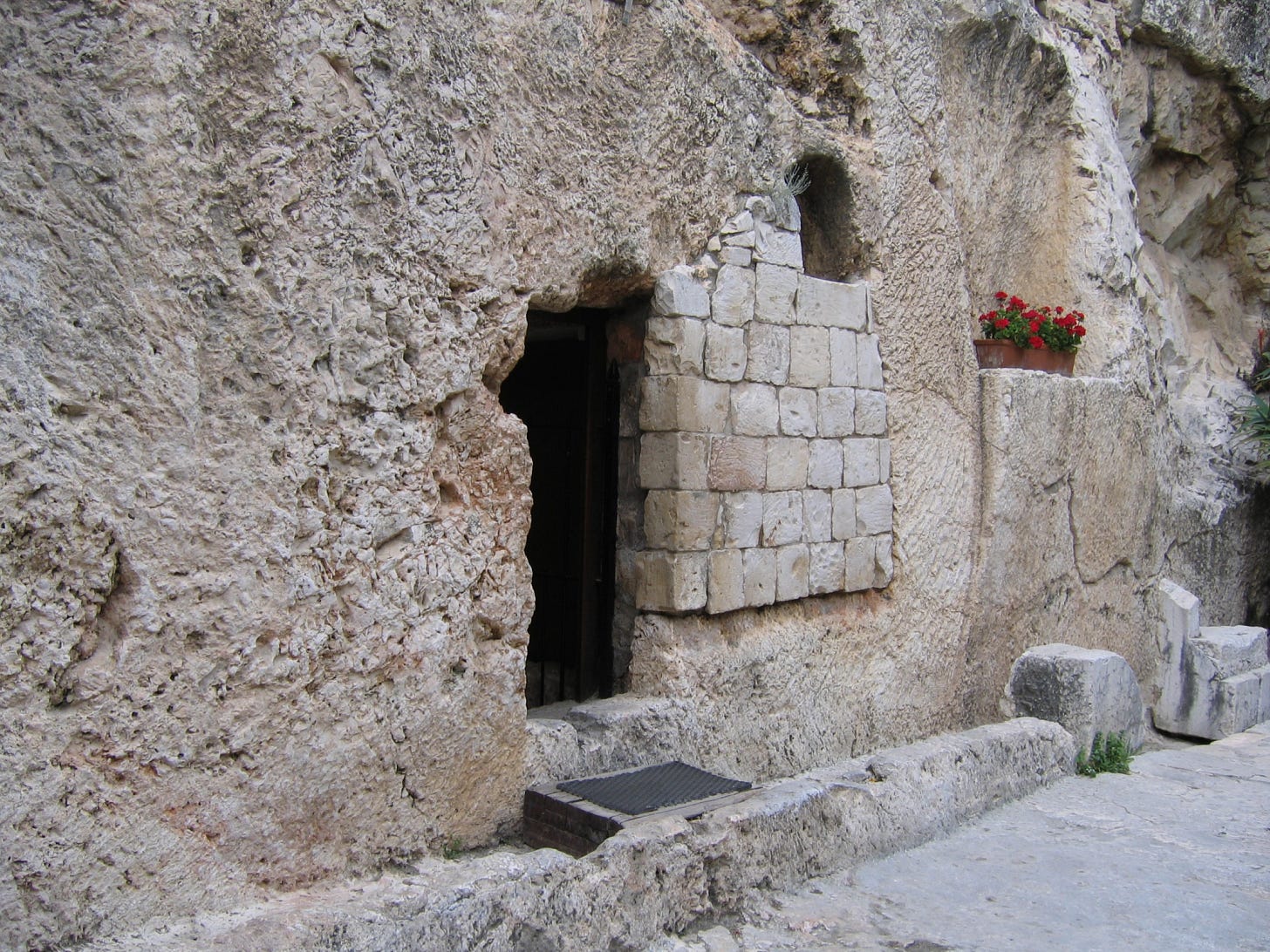 The Empty Tomb: Archaeology and Early Church Writers Point to Jesus’ Tomb