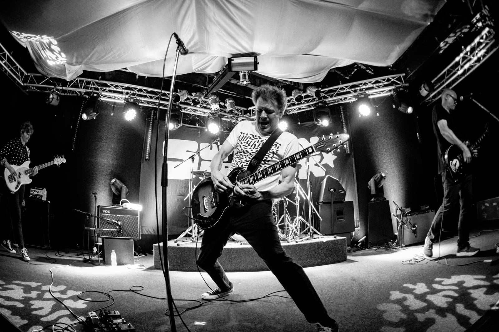 The 50 Best Rock Bands Right Now (#25-1) - RIOTRIOT