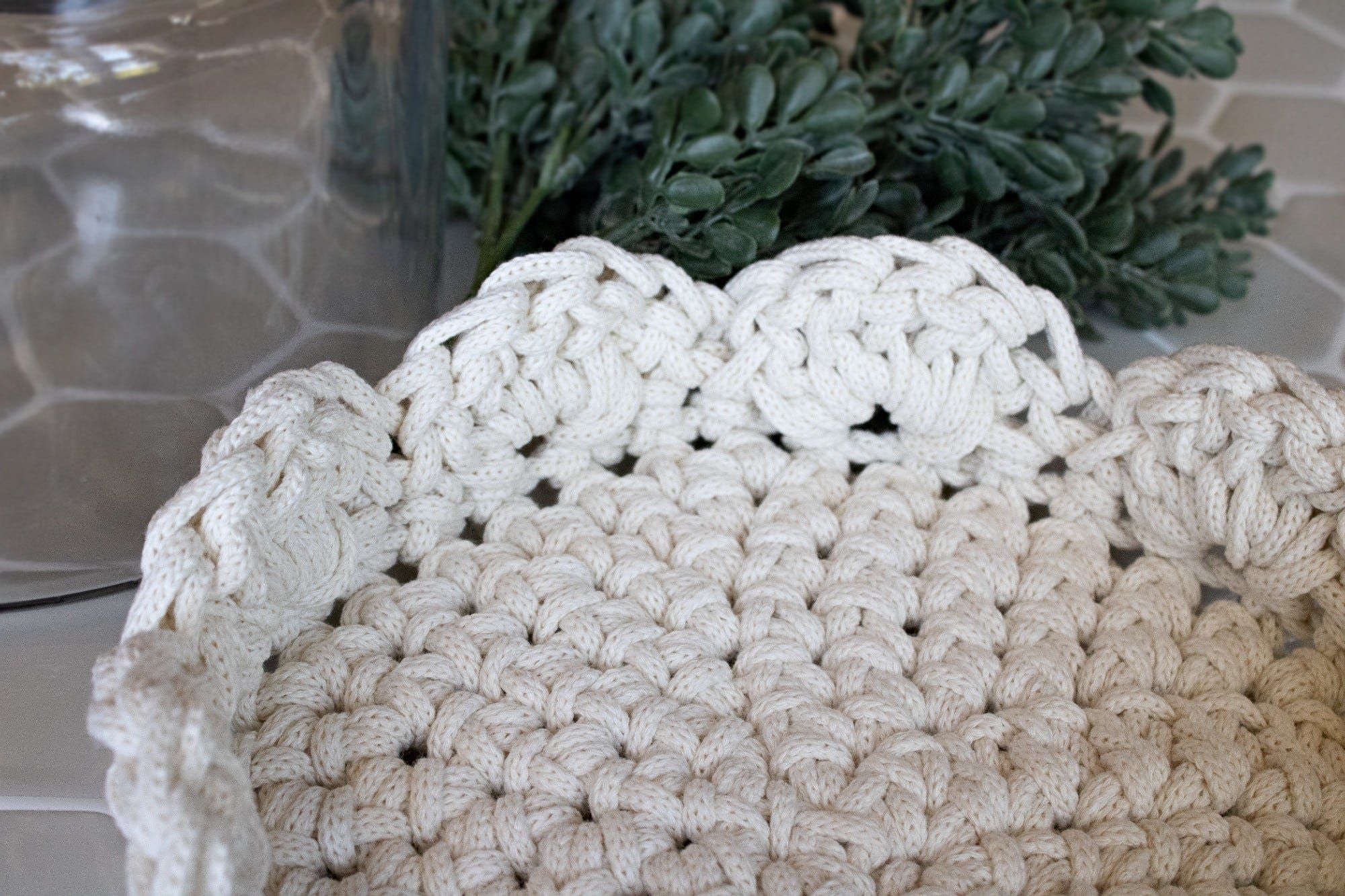 CROCHET PATTERN: Scalloped Tray