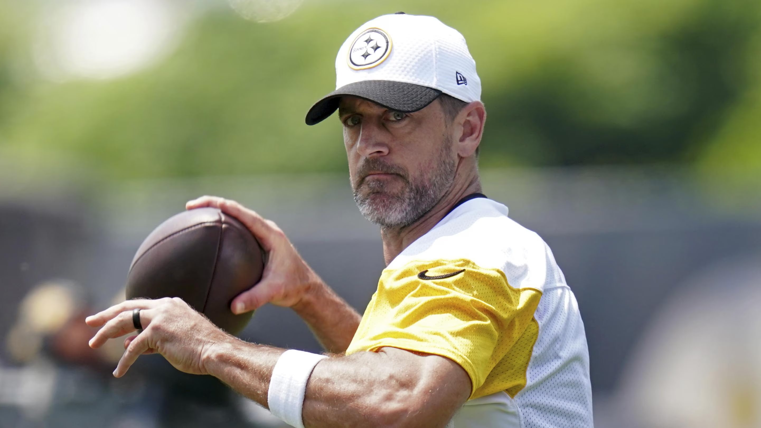 Message From “The King”: Aaron Rodgers, Surgery, and the Fight That ...