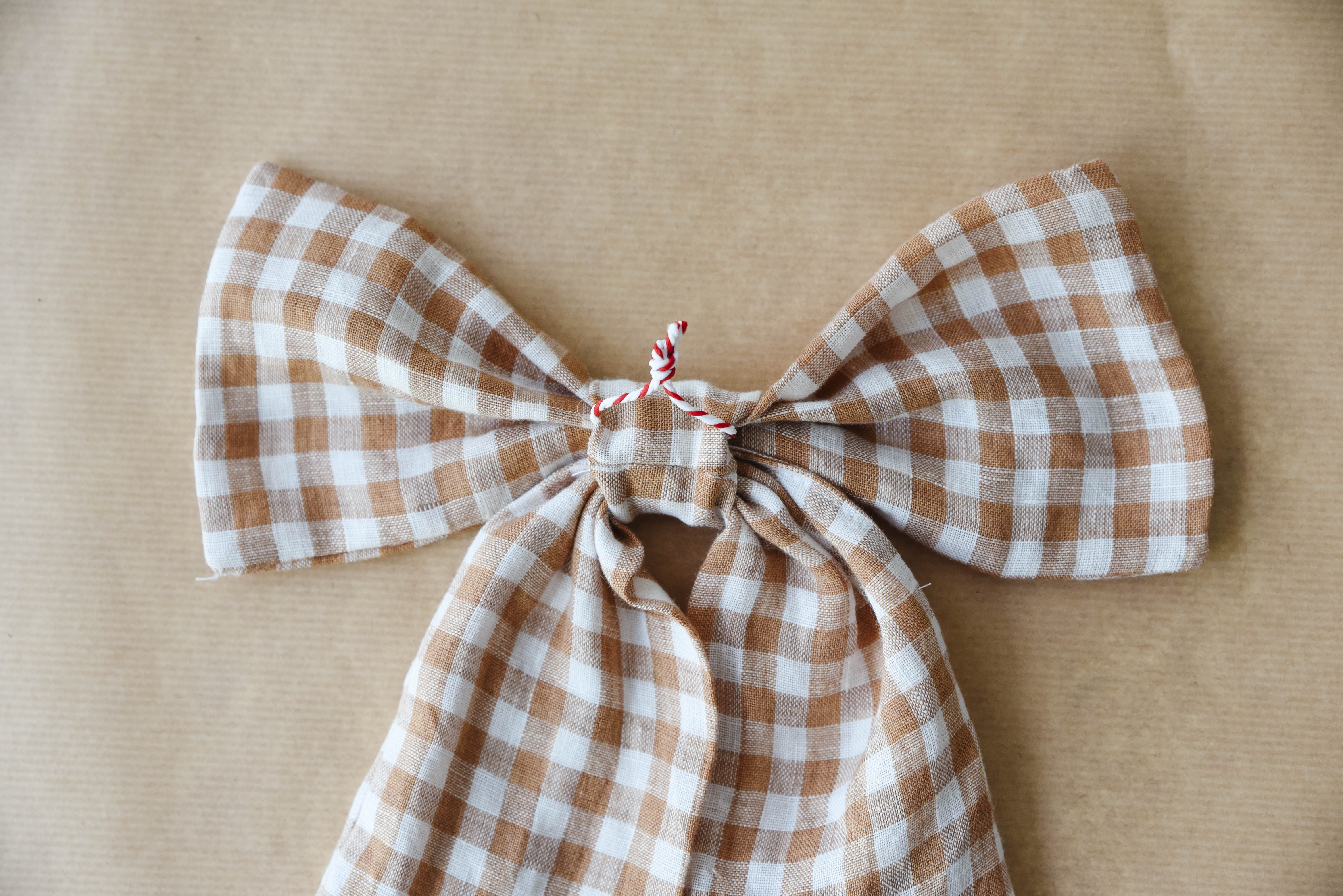 How to Make a Fabric Bow - by Yvonne Eijkenduijn