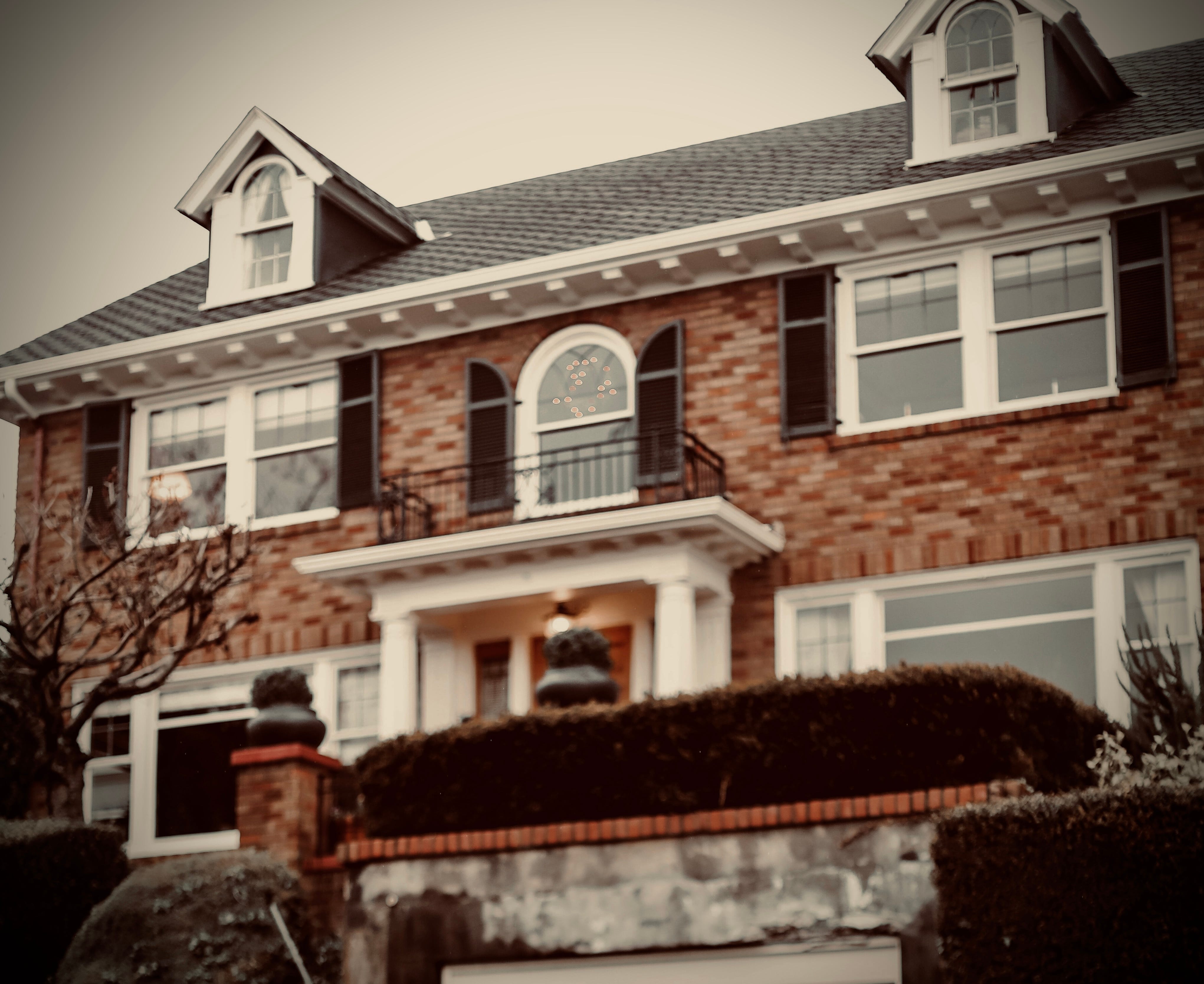 THE GHOST DOWNSTAIRS - Chapter Four - by Molly Ringle