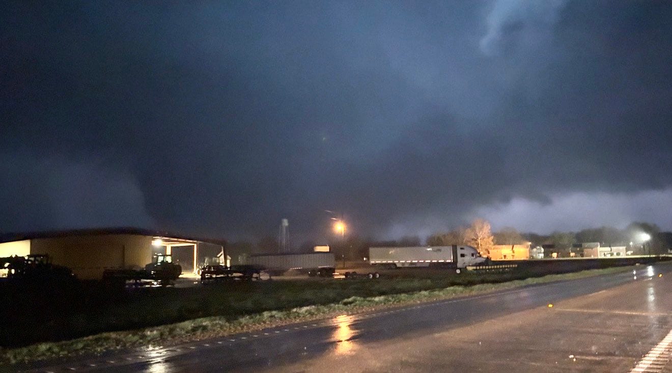 BREAKING: Massive Tornado Outbreak Underway BREAKING: Massive Tornado Outbreak Underway