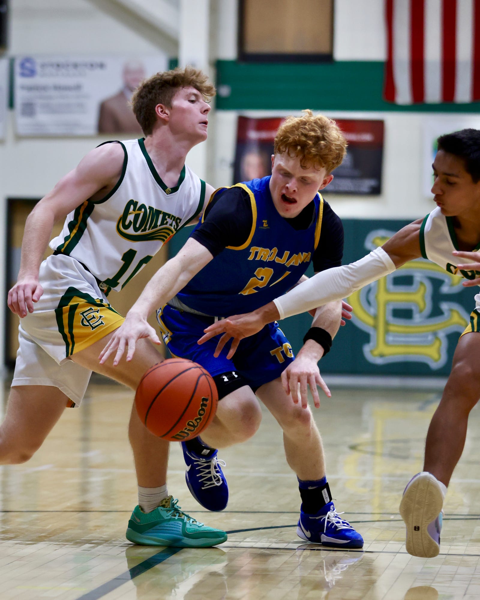 Comets split co-ed night with Tri-Central