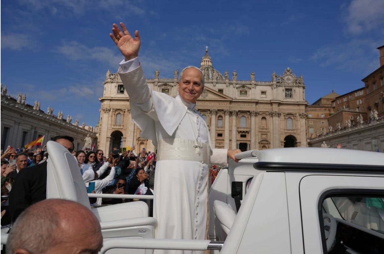 Dagens installationsmässa: påven fick en ring men ingen rolig hatt