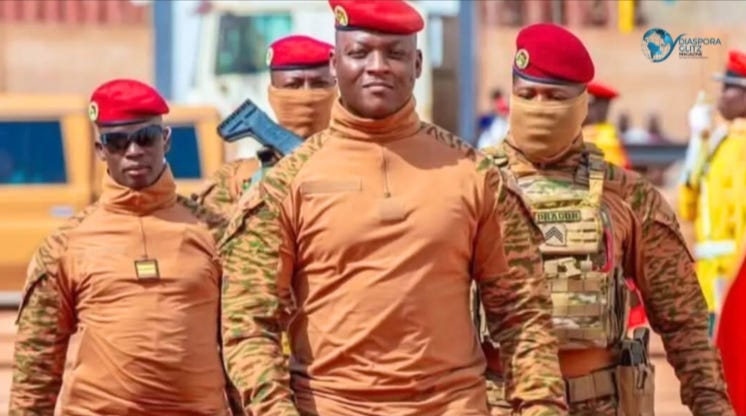 Historia ya Rais Ibrahim Traoré na Jinsi Anavyopendwa na Vijana Wengi ...