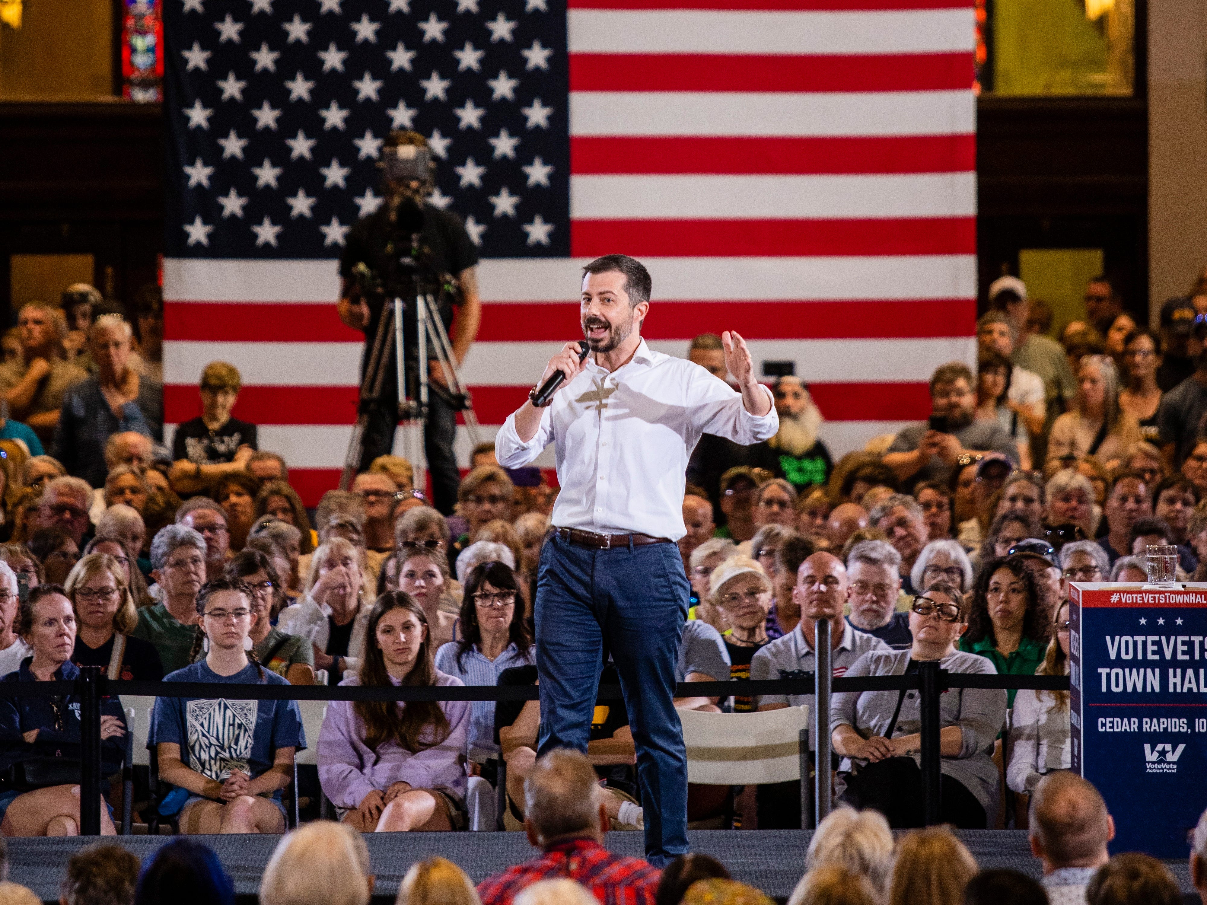 Buttigieg Returns to Iowa—With Beard and Baggage