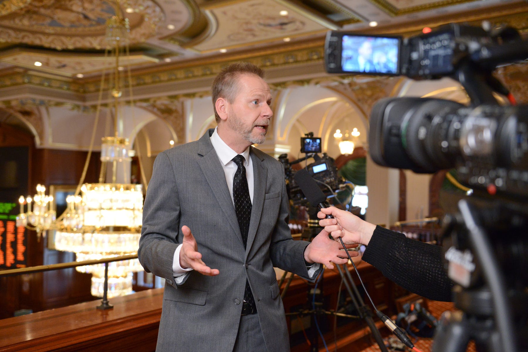 THE ILLINOIZE: Inside the drama on the final day of veto session ...