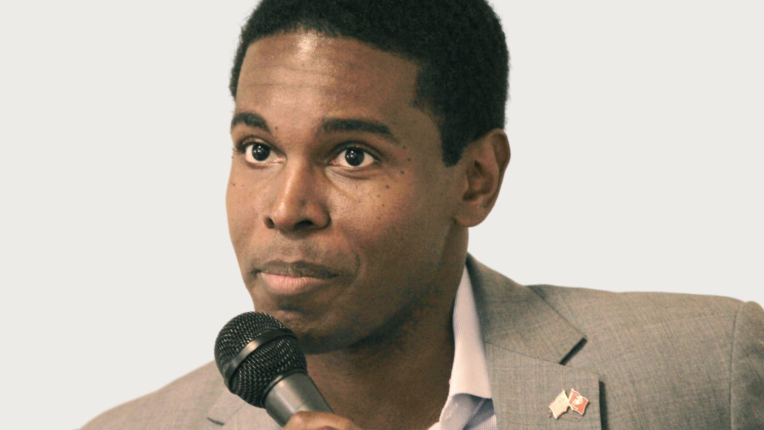 Phillip Jones, 33, to Be Sworn in as One of America's Youngest Mayors ...