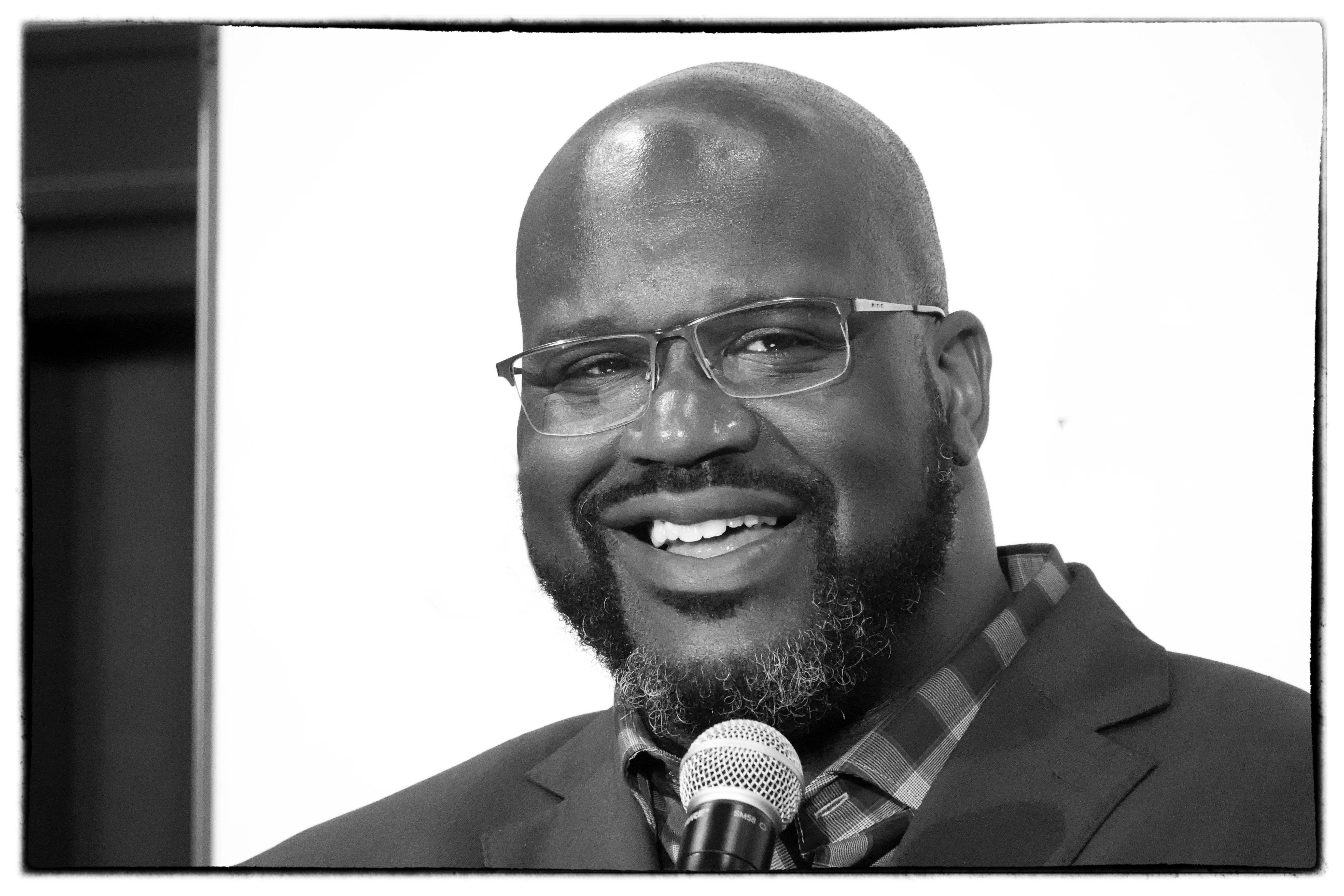 Shaq gets a crowd