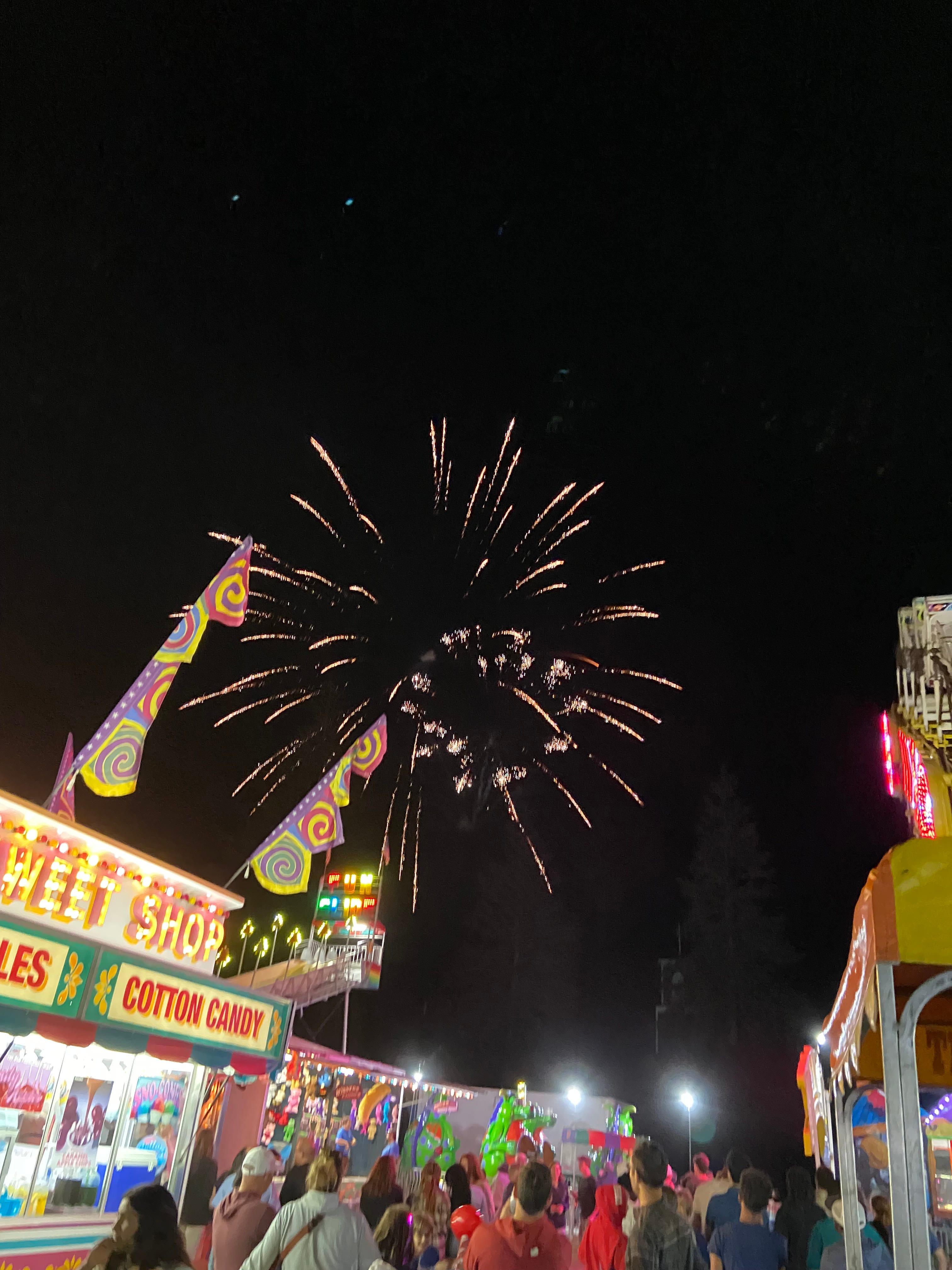 2022 Norwich Fair Fireworks display short video and photos for you to enjoy