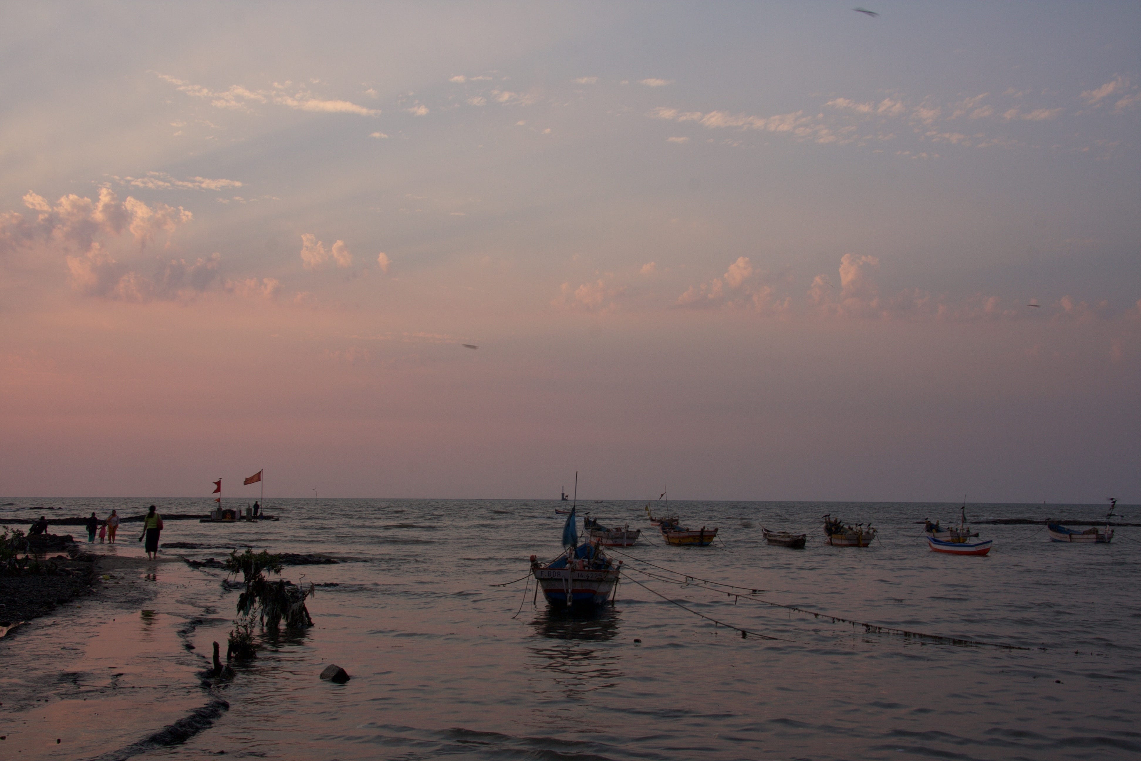 Yet Untitled 031 - Mind the Gap - by Vasant Nath