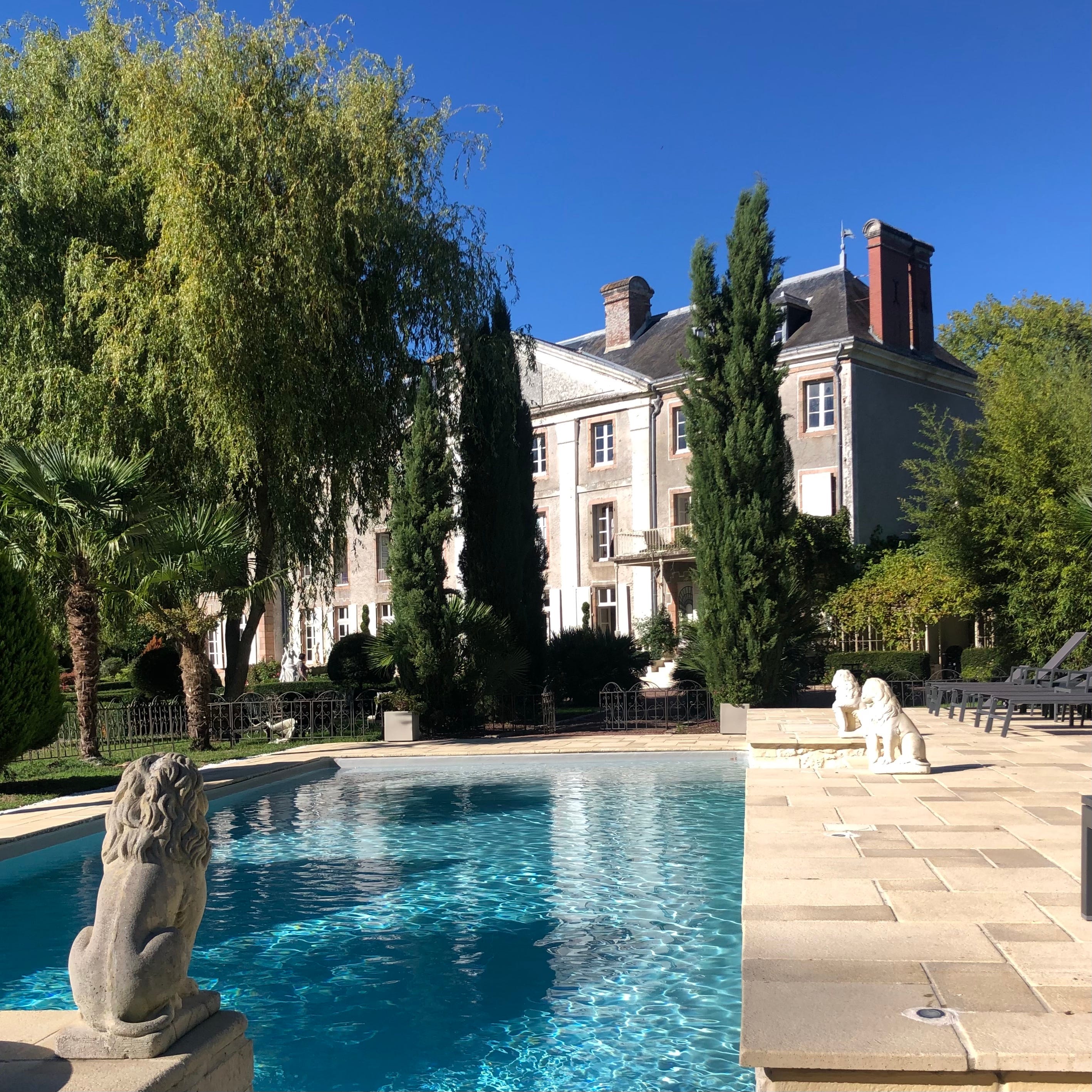 Châteaux Country - by Samuél Lopez-Barrantes