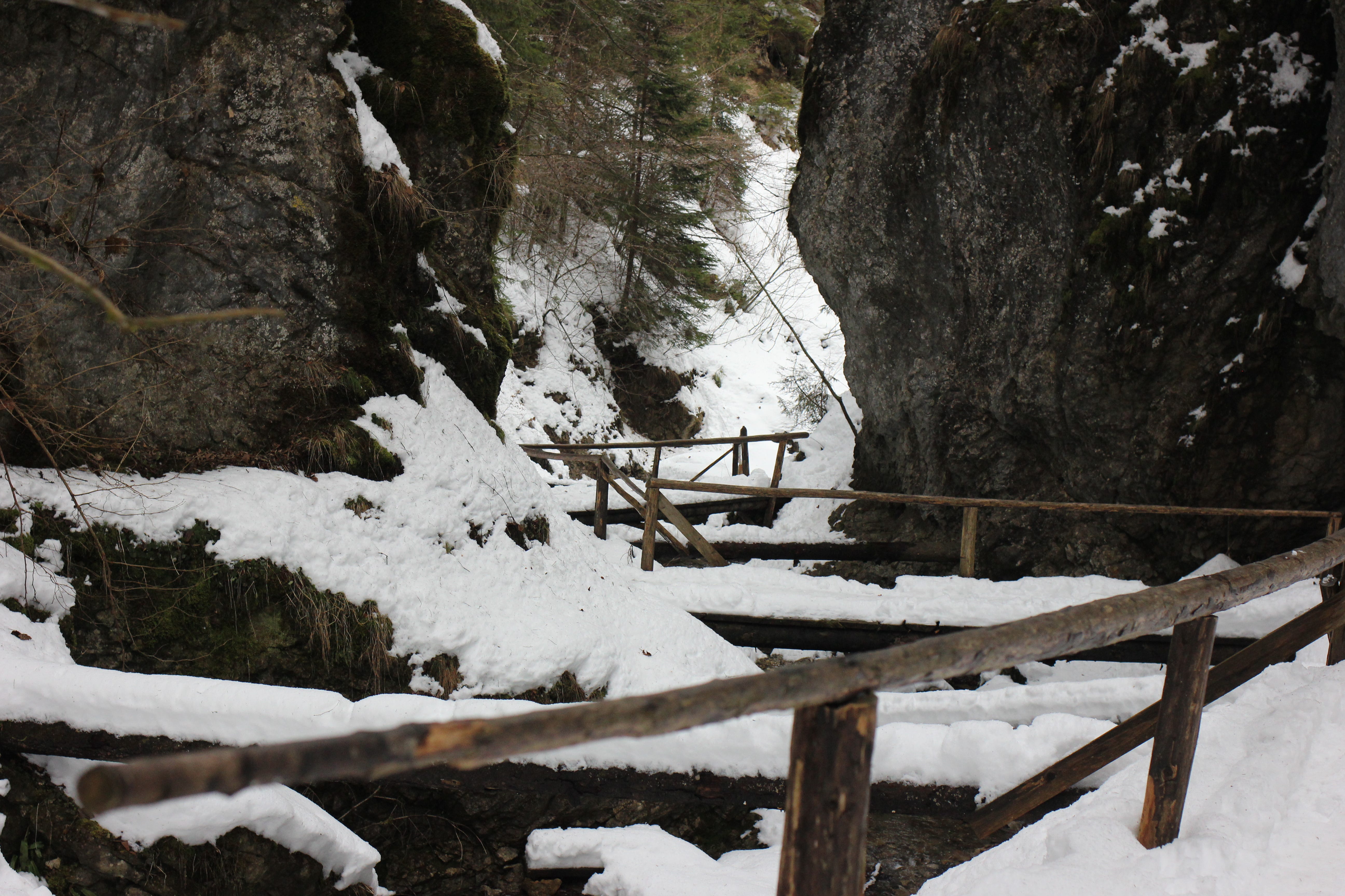 Trasee de munte în apropiere de Iași - by Ioan Stoleru