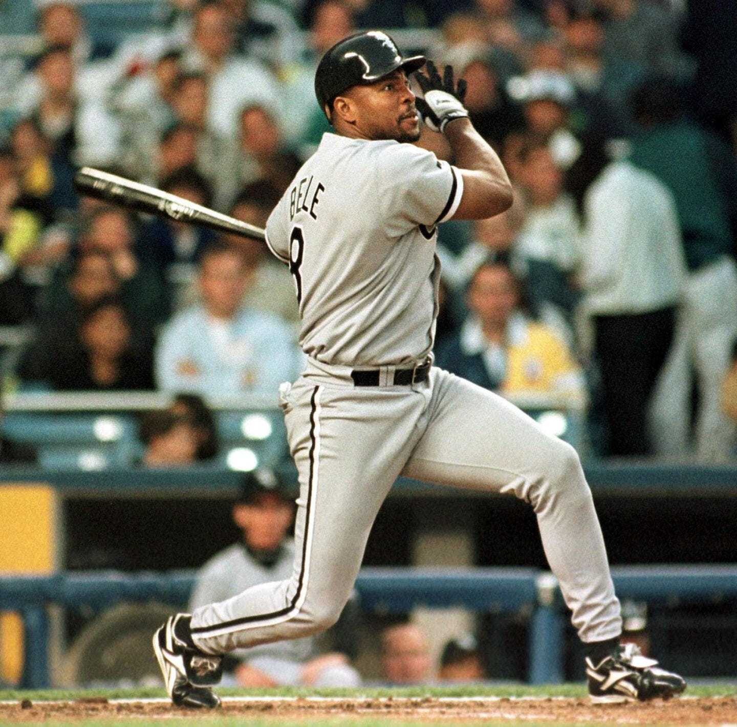 Bernie Williams spurns the Red Sox to return to the Bronx