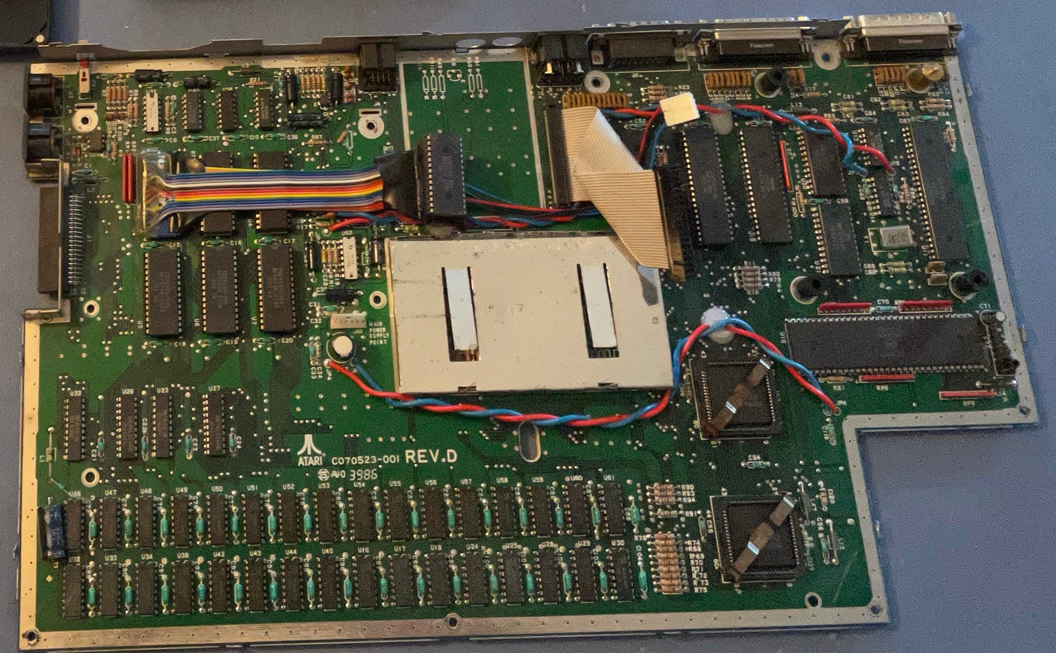 Inside the Atari 1040ST - by Paul Lefebvre