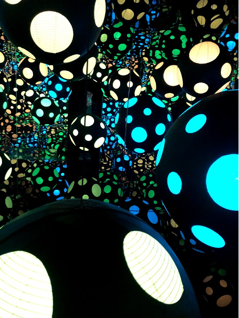 Yayoi Kusama: My Heart Is Dancing Into The Universe (Crystal Bridges ...
