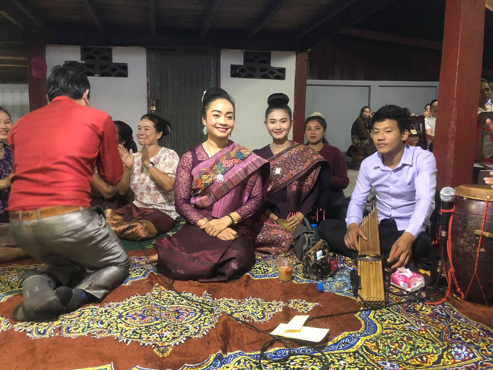 La vie d'une artiste molam (1) - by Lili Sisombat