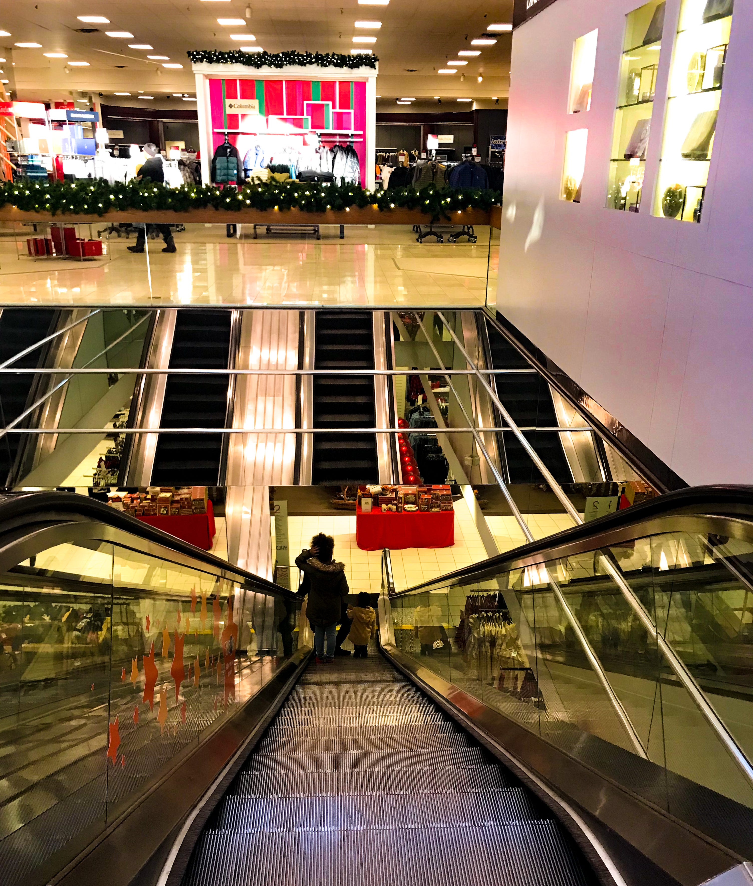 Christmastime in the City (Mall) - by Tipper Raddle