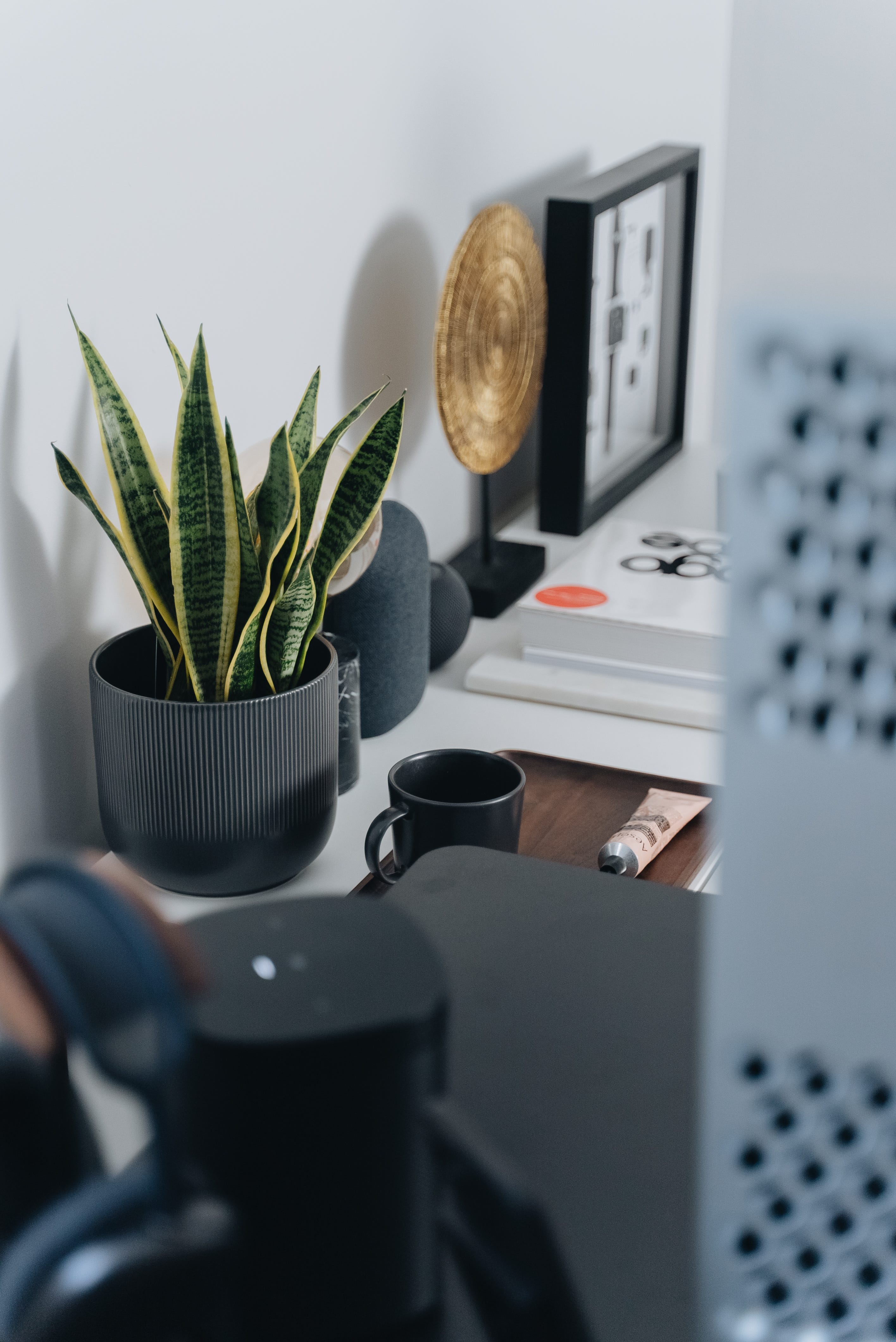 127 - Oliur - by Ryan Gilbert - Workspaces