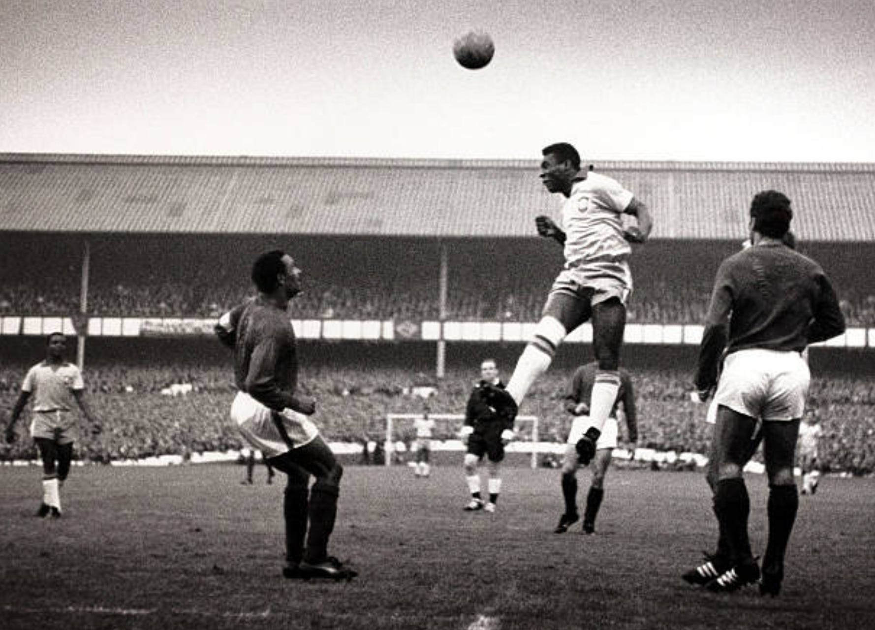 Eusébio vs Pelé - by Ed Bottomley - Dixie's 60