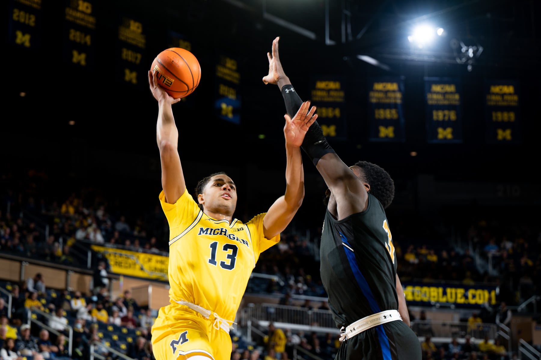 'Howard-to-Howard' Assist and 3-Pointer a 'Blessing' for their Father ...