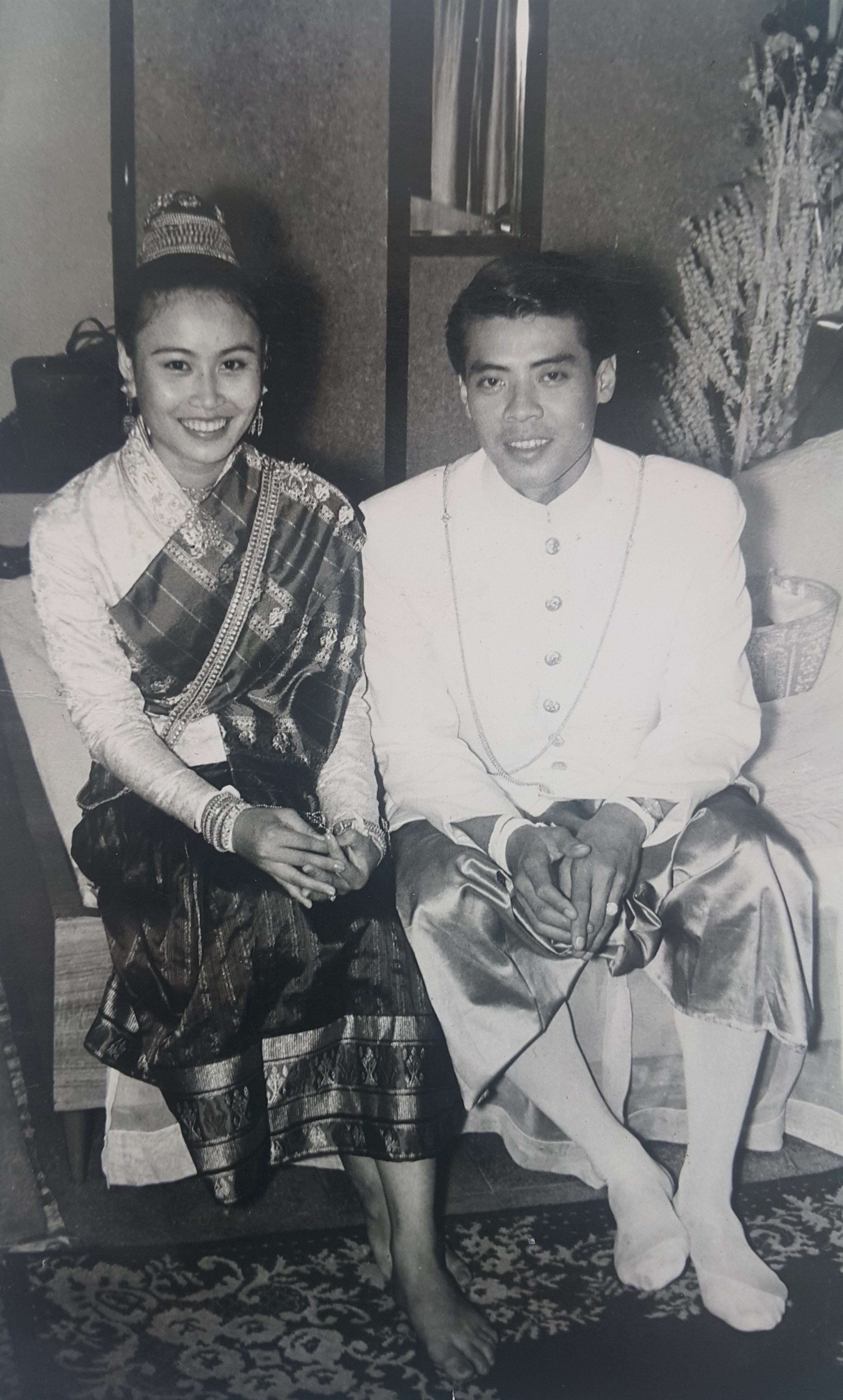 Les amoureux de Vientiane - by Lili Sisombat