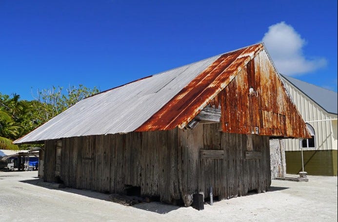 A man, an island, and an ocean - Vol 20