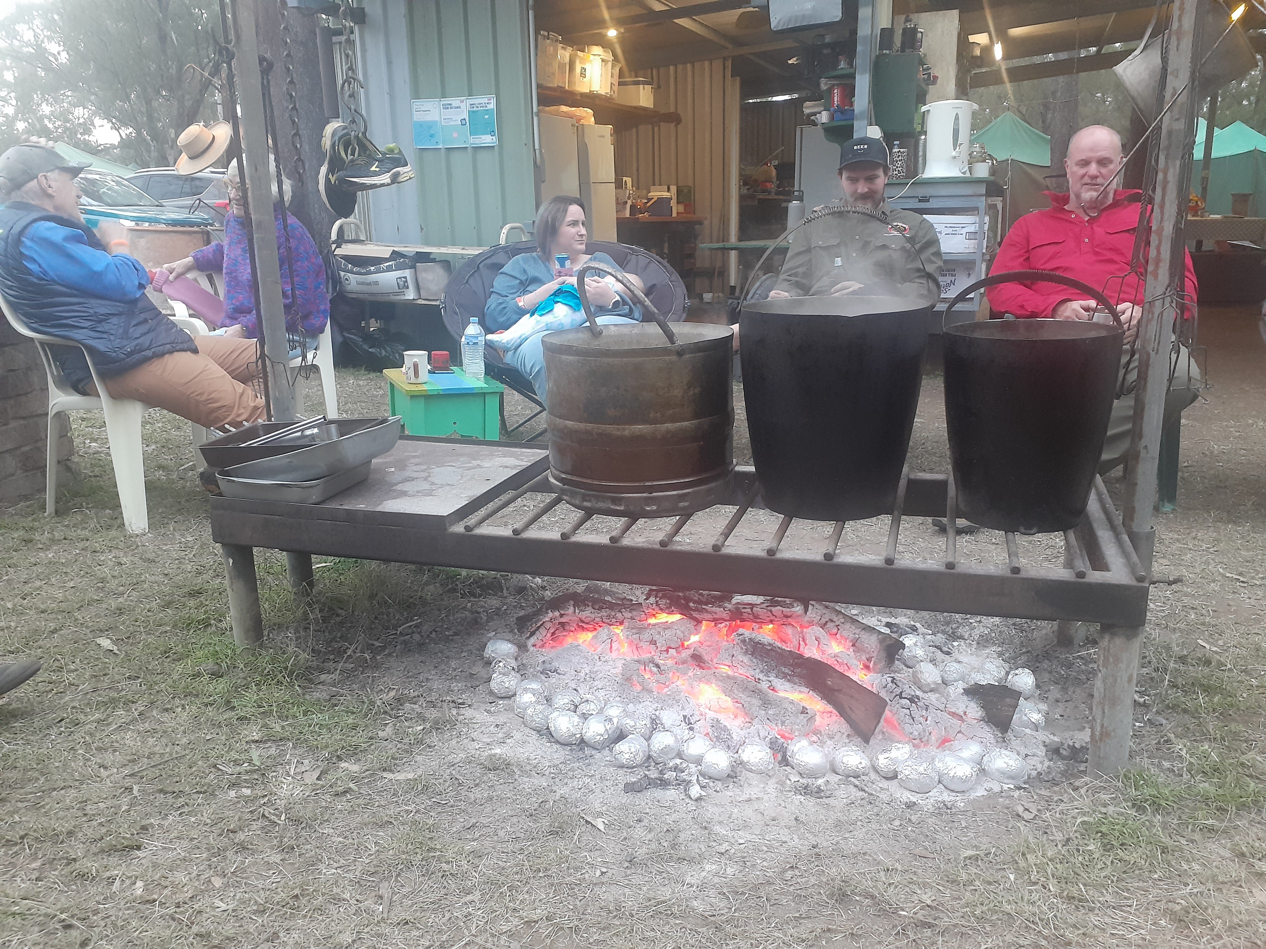 Travellers tails 2022 - Oak Park - by Patrick Durack