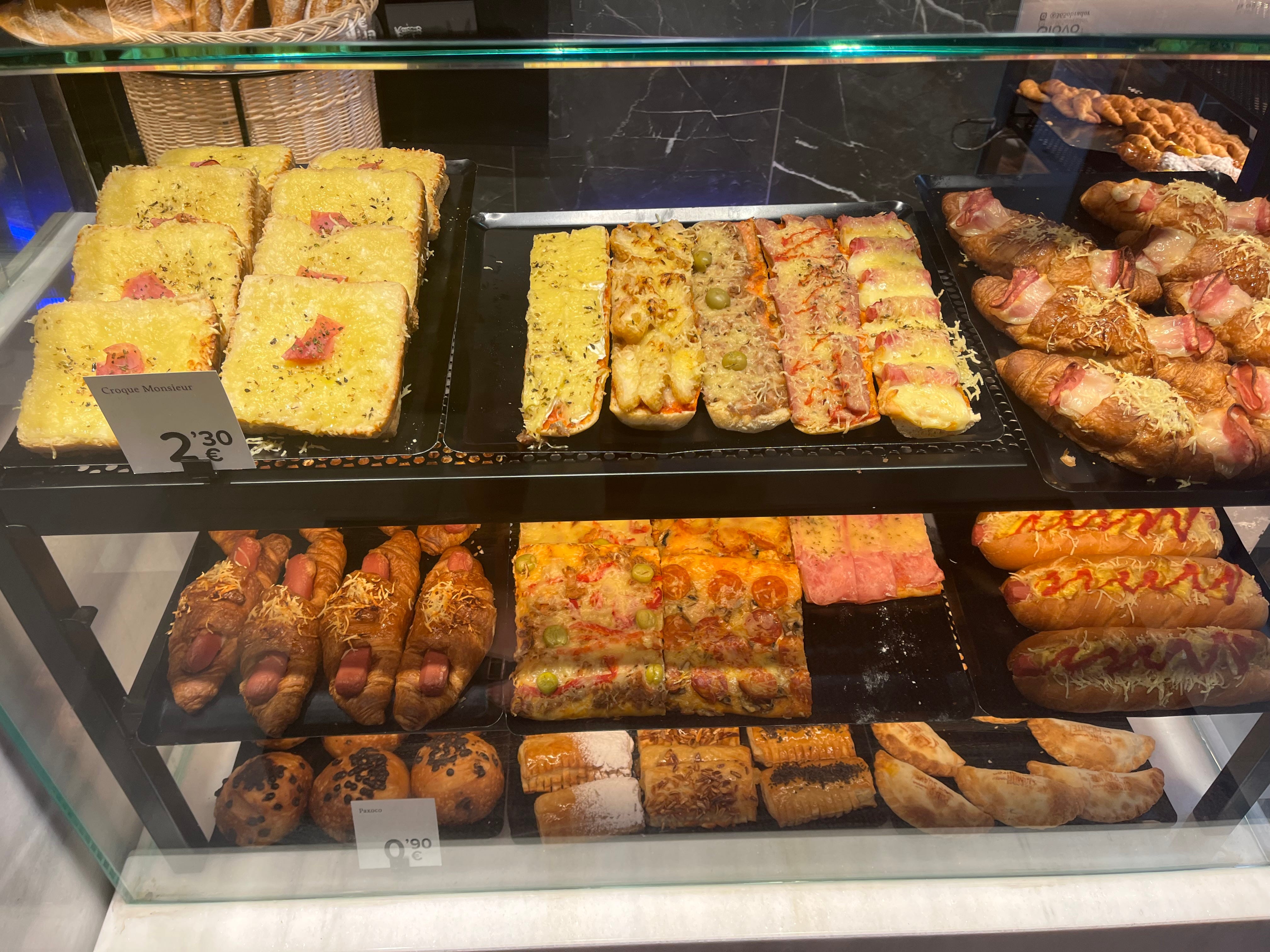 Booze, fatty food and cigs are everywhere in Spain—yet Spanish people ...