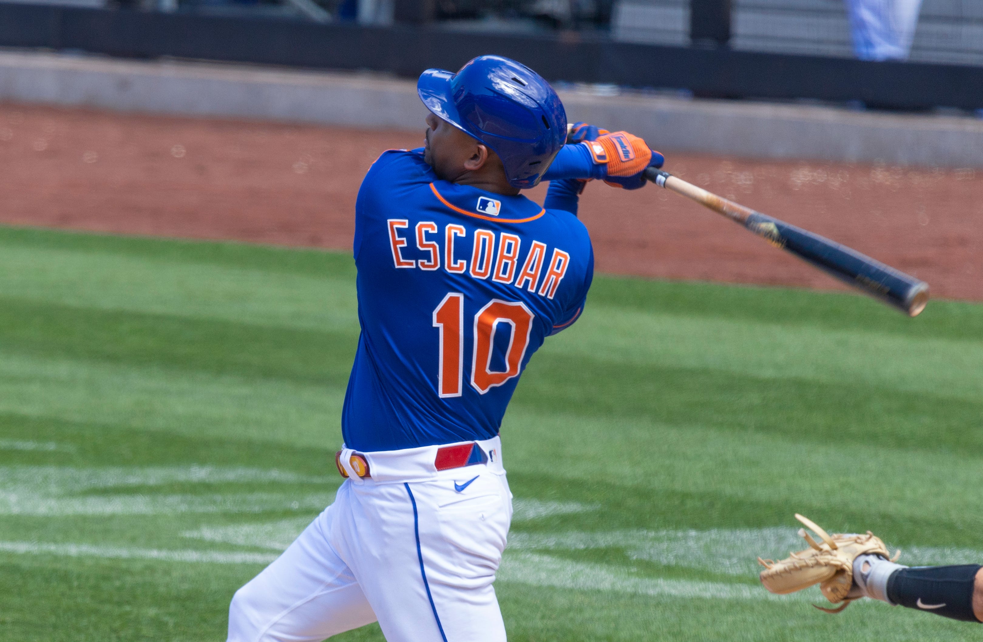 Eduardo Escobar saves the day, Mets retake NL East lead, and the calm ...