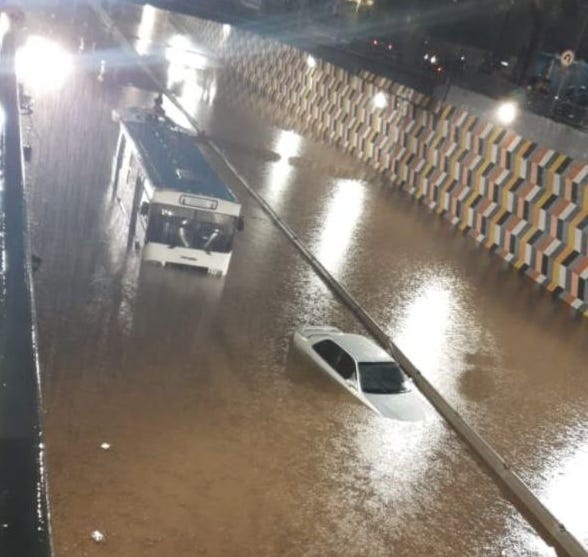 Tremendo palo de agua - by Últimas Noticias - El Informante