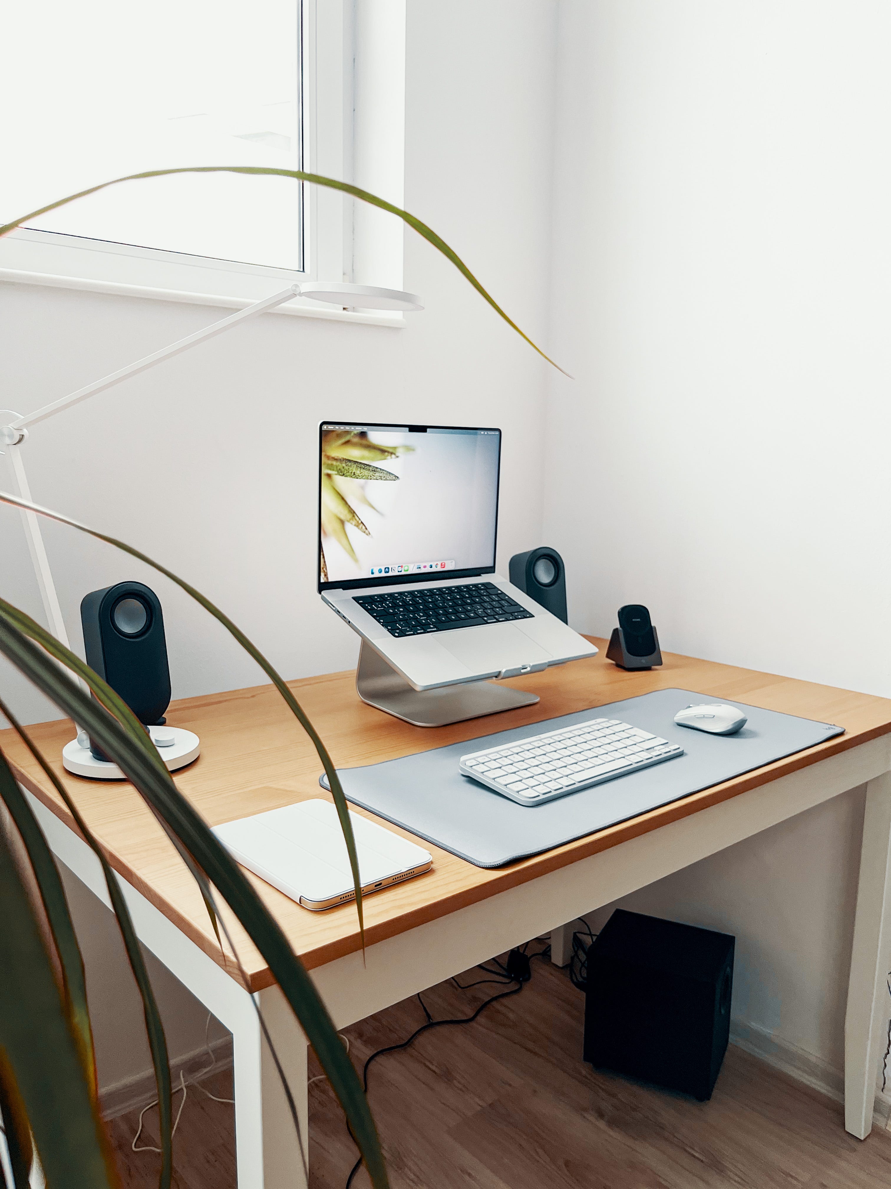 Dining table desk setup - by Iskren - THIS IS IT