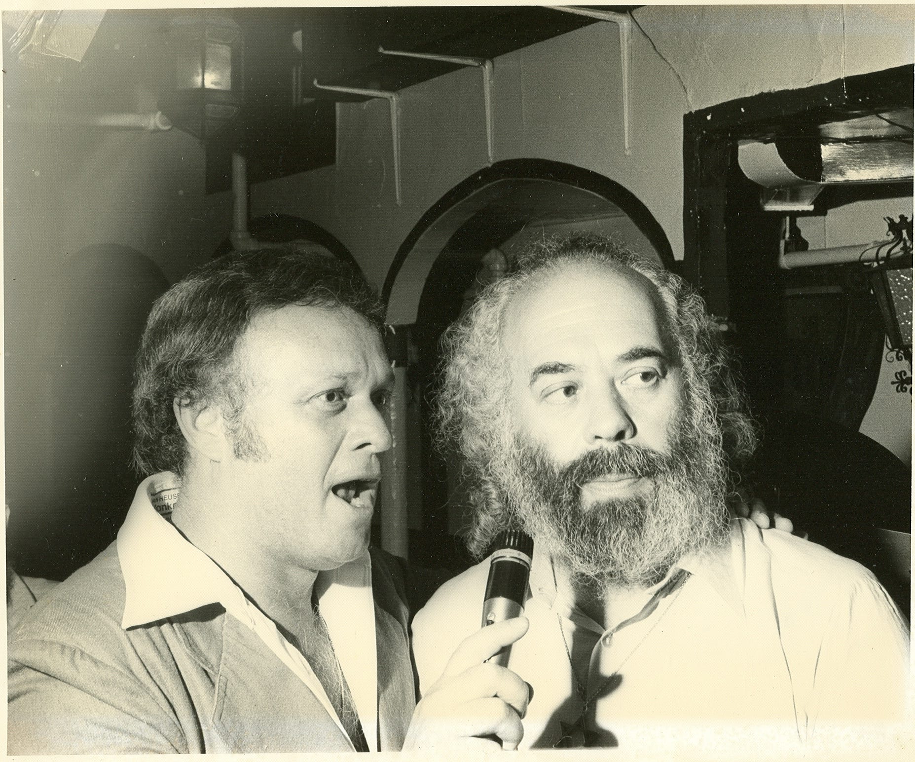 Café Feenjon And Other Adventures - by Tzvi Gluckin