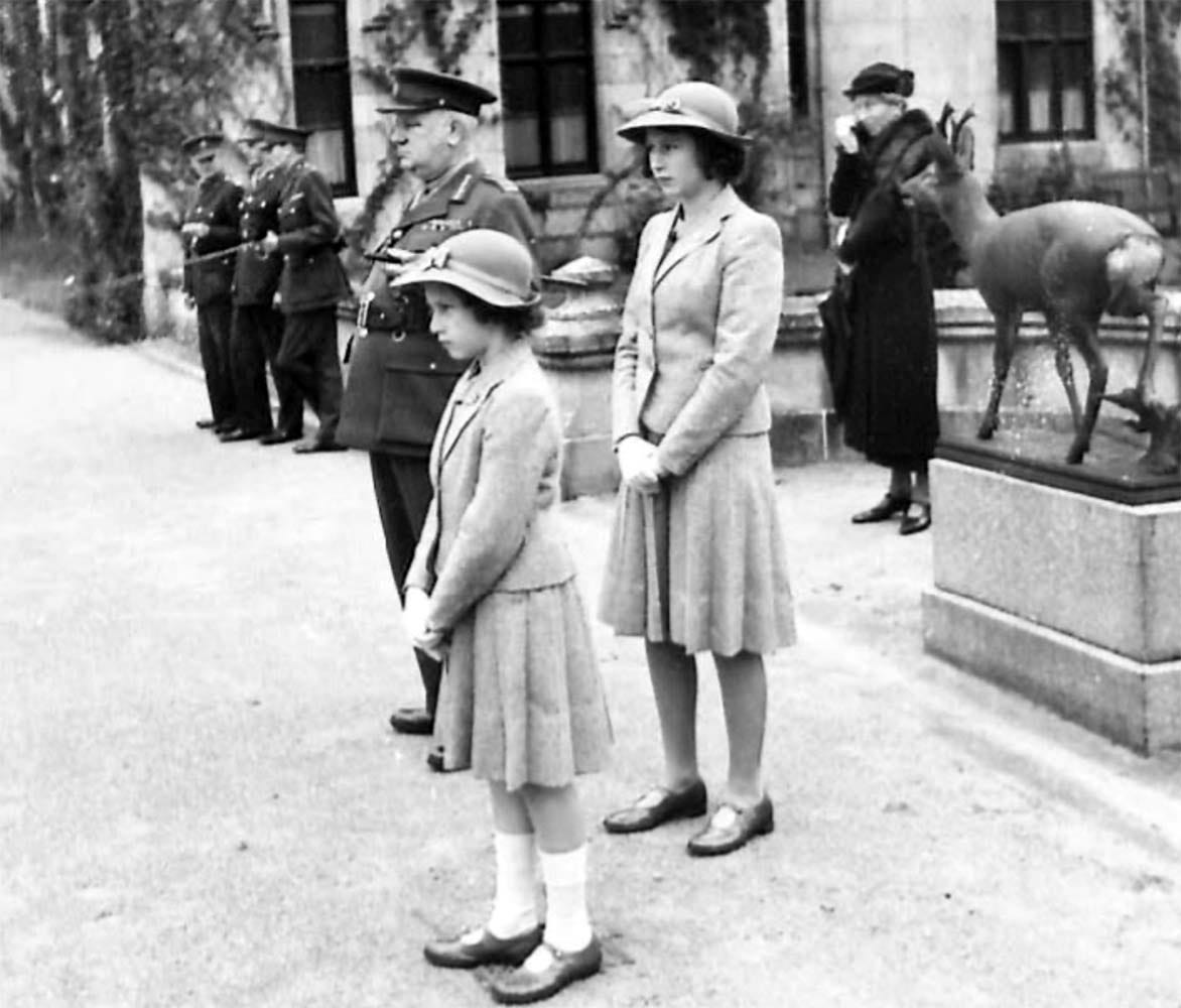 Princess Elizabeth at War - by Martin Cherrett