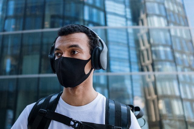 Should board members make face masks mandatory in lobbies?