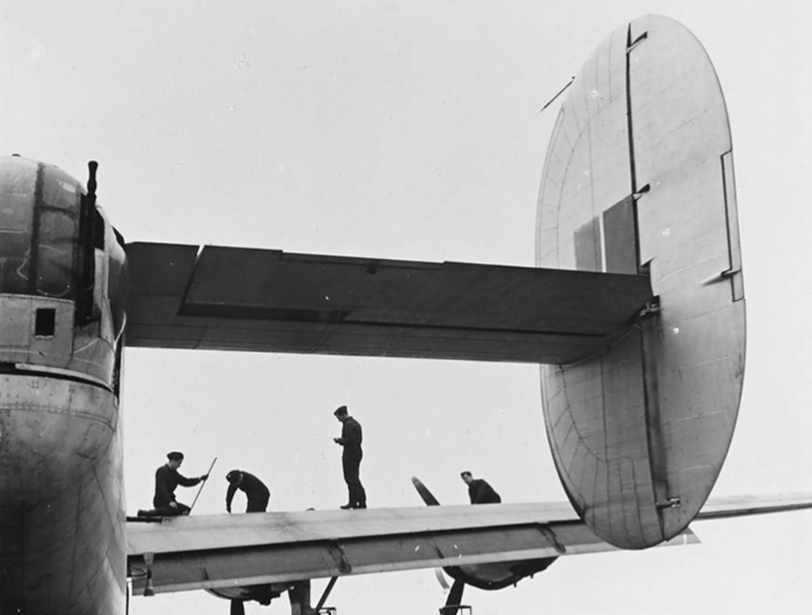 U-boat hunters over the Atlantic - by Martin Cherrett
