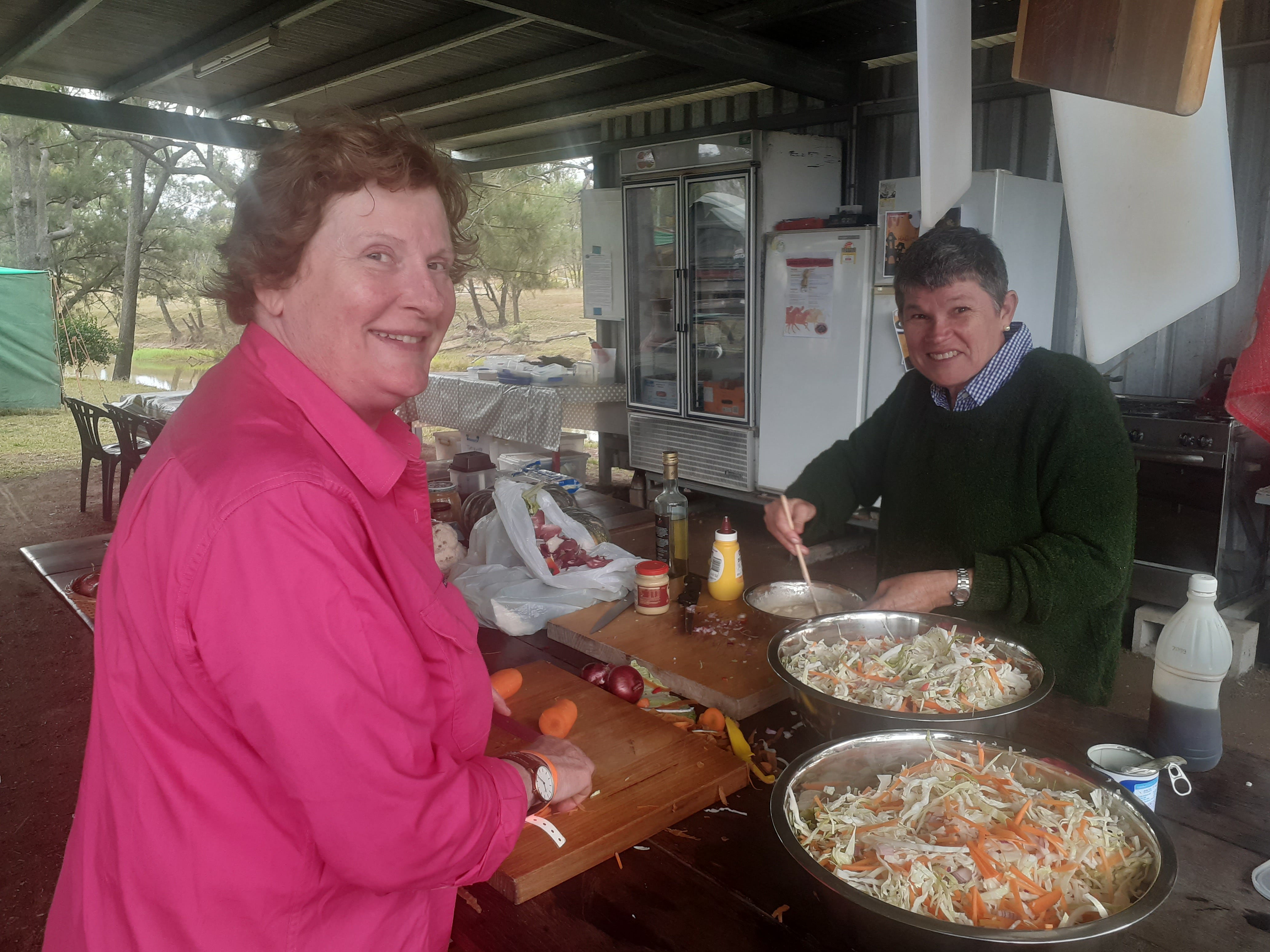 Travellers tails 2022 - Oak Park - by Patrick Durack